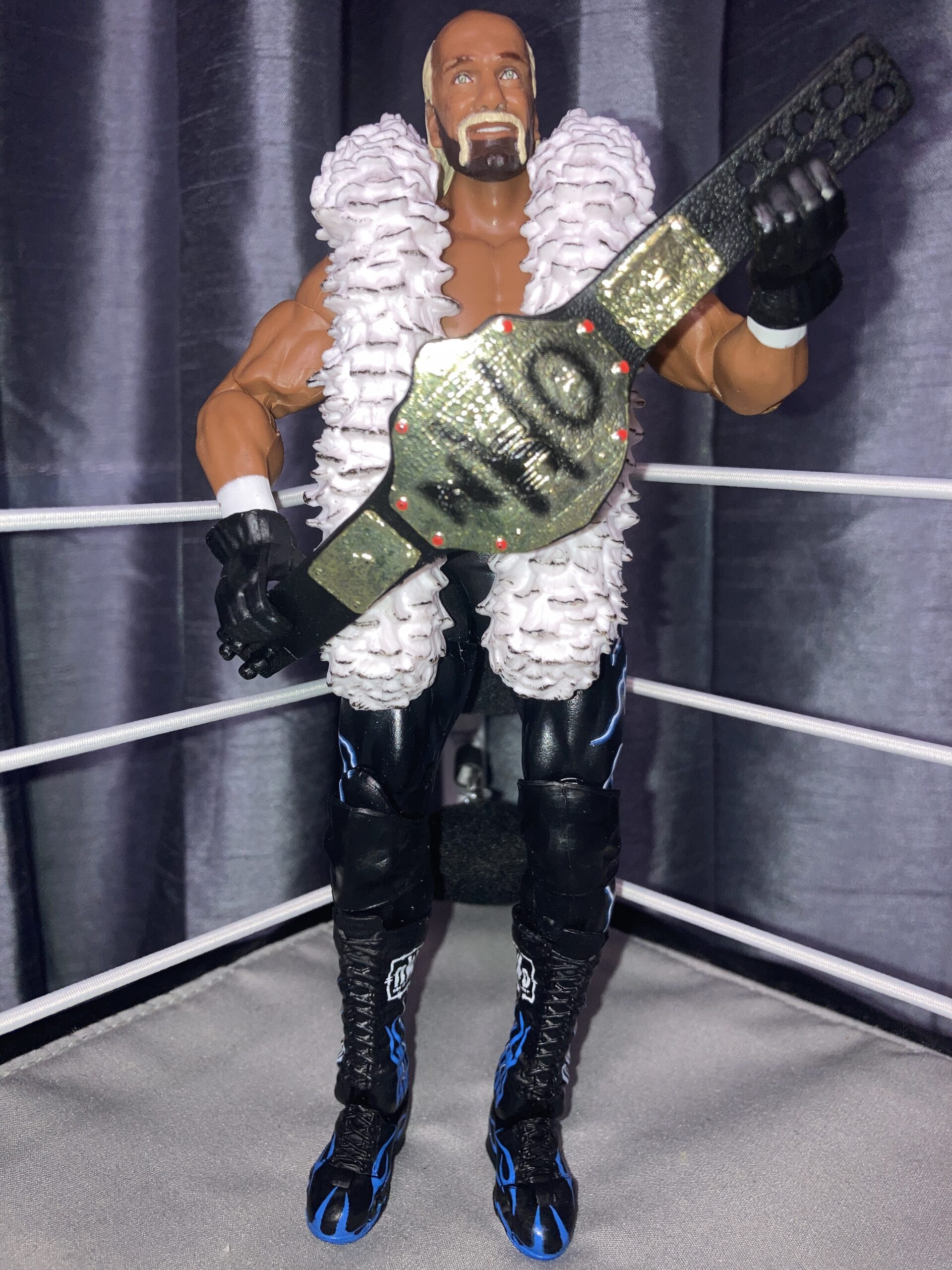 Hollywood Hulk Hogan - Ultimate Edition 7 with Belt and Boa ...
