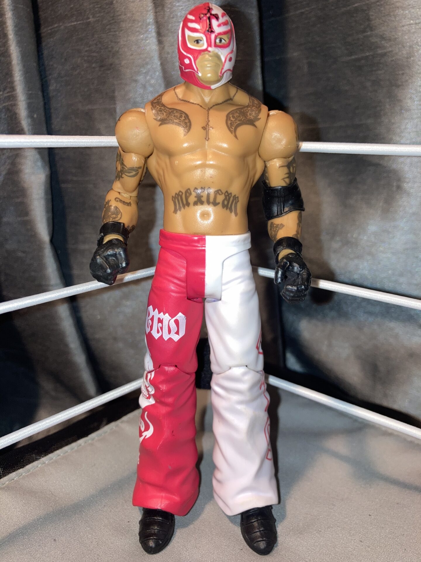 Rey Mysterio - Signature Series 6 - WrestleStuff.com