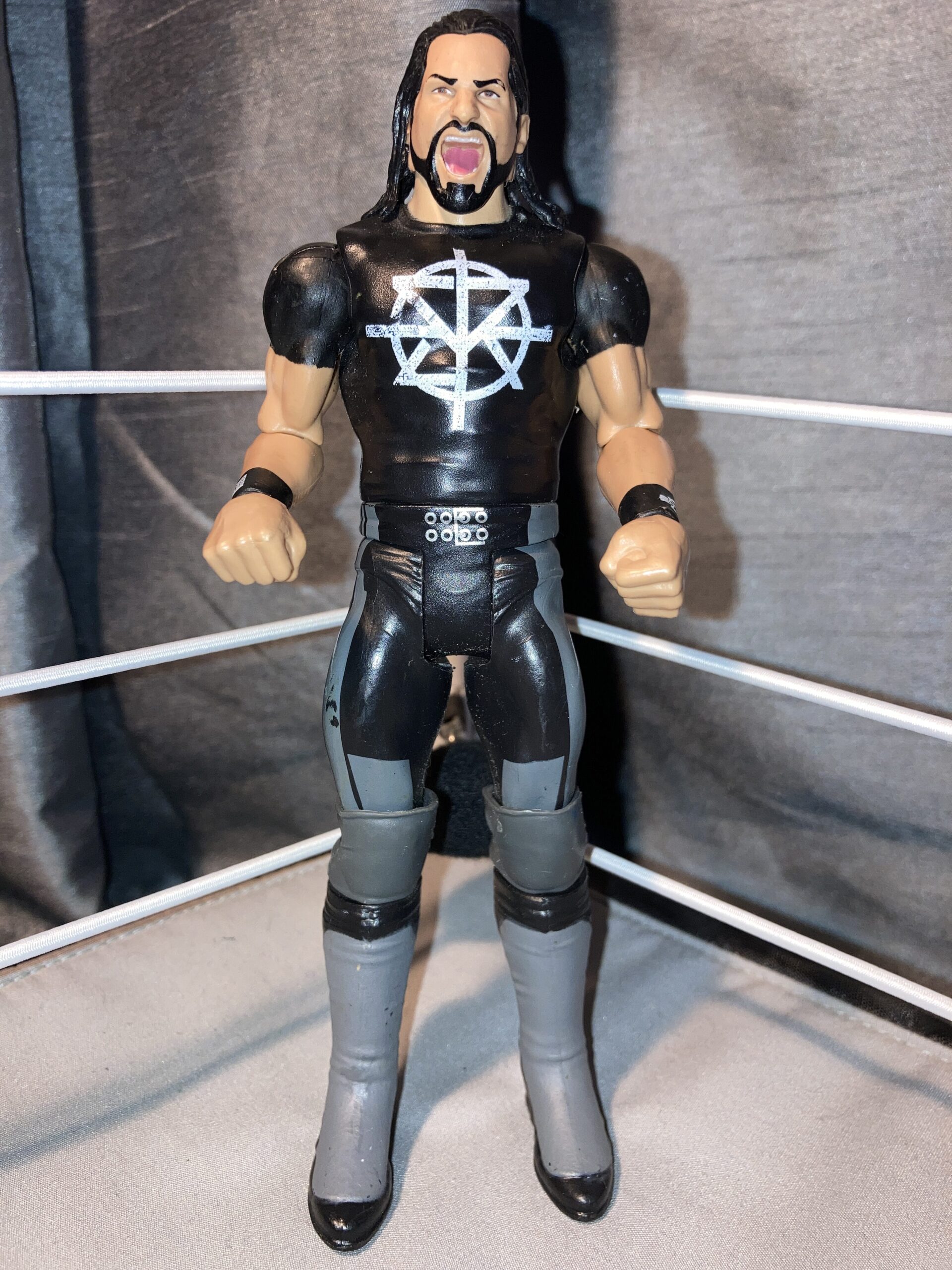 Seth Rollins - WWE Basics 77 - WrestleStuff.com