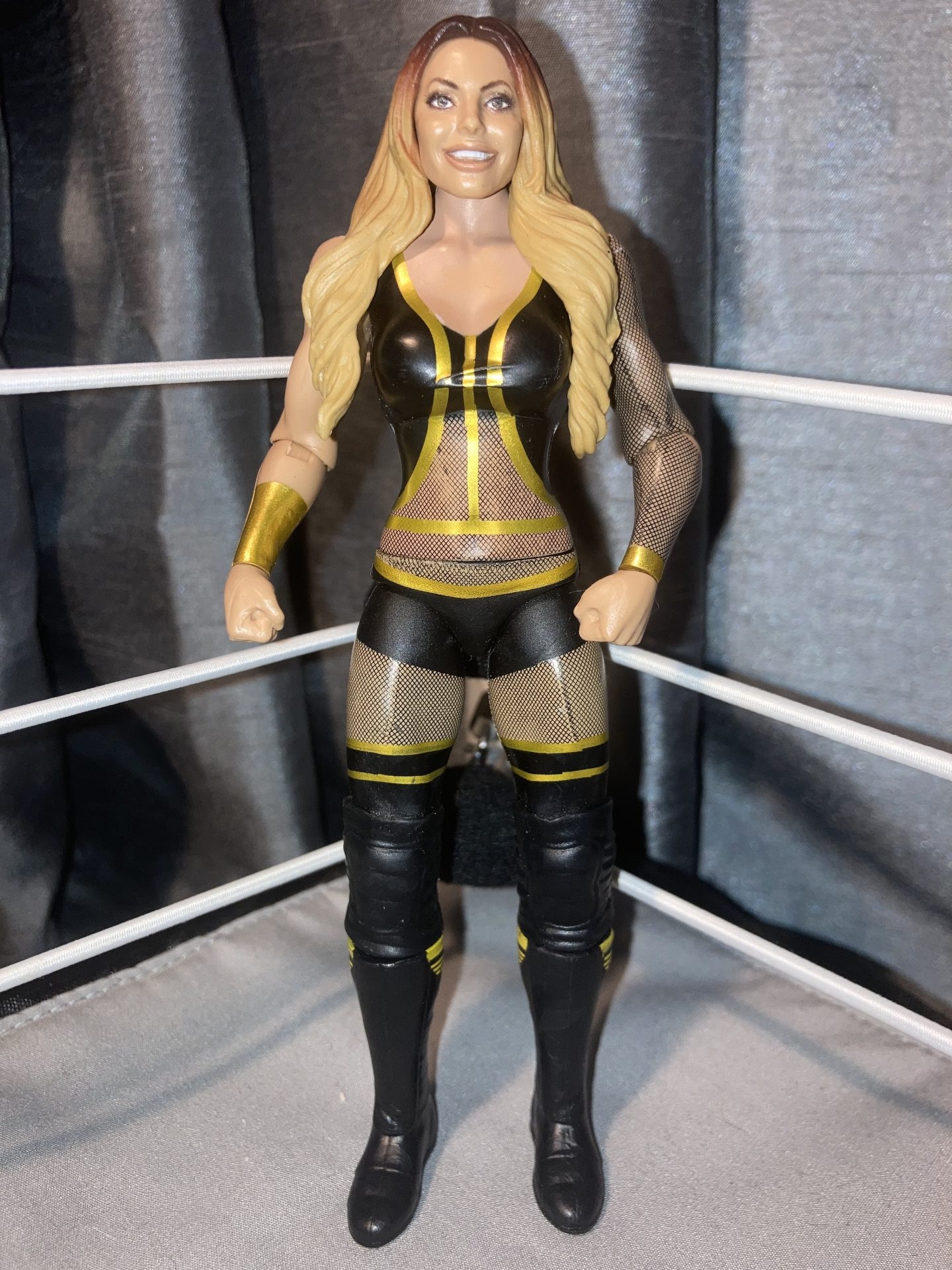Trish Stratus - Battle Packs 64 - WrestleStuff.com