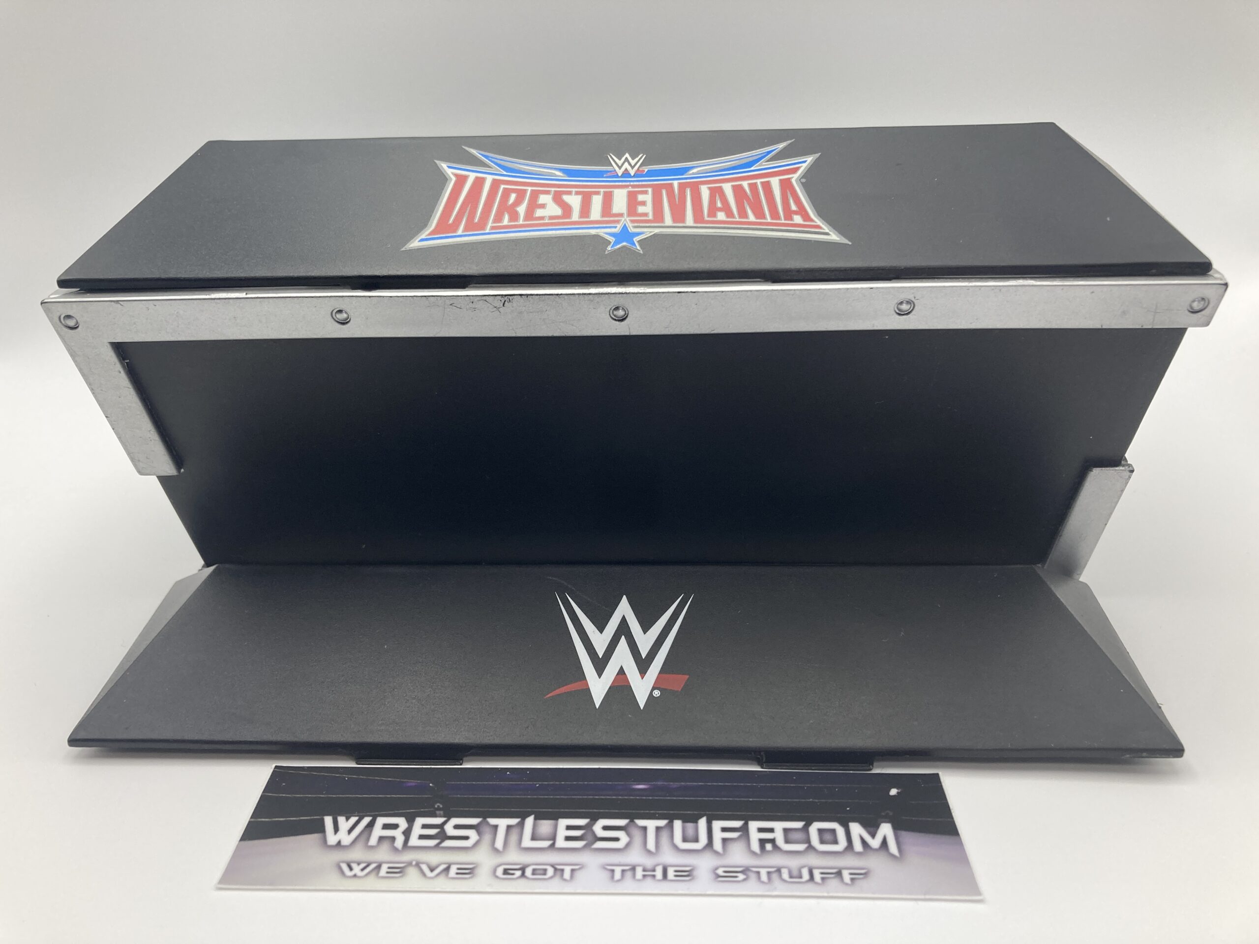 Wrestlemania Announce Table 1 - WrestleStuff.com